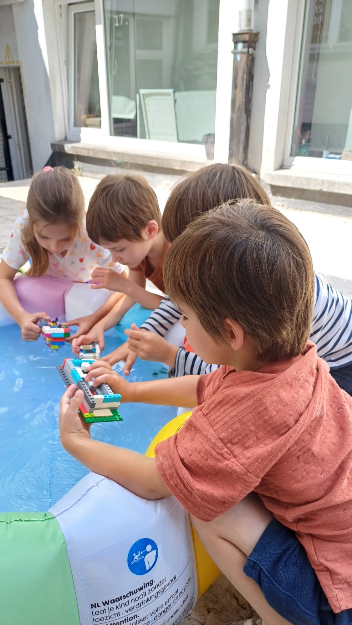 Briques à flot ! Un défi Lego pendant le Boom créatif et durable - Tic ...